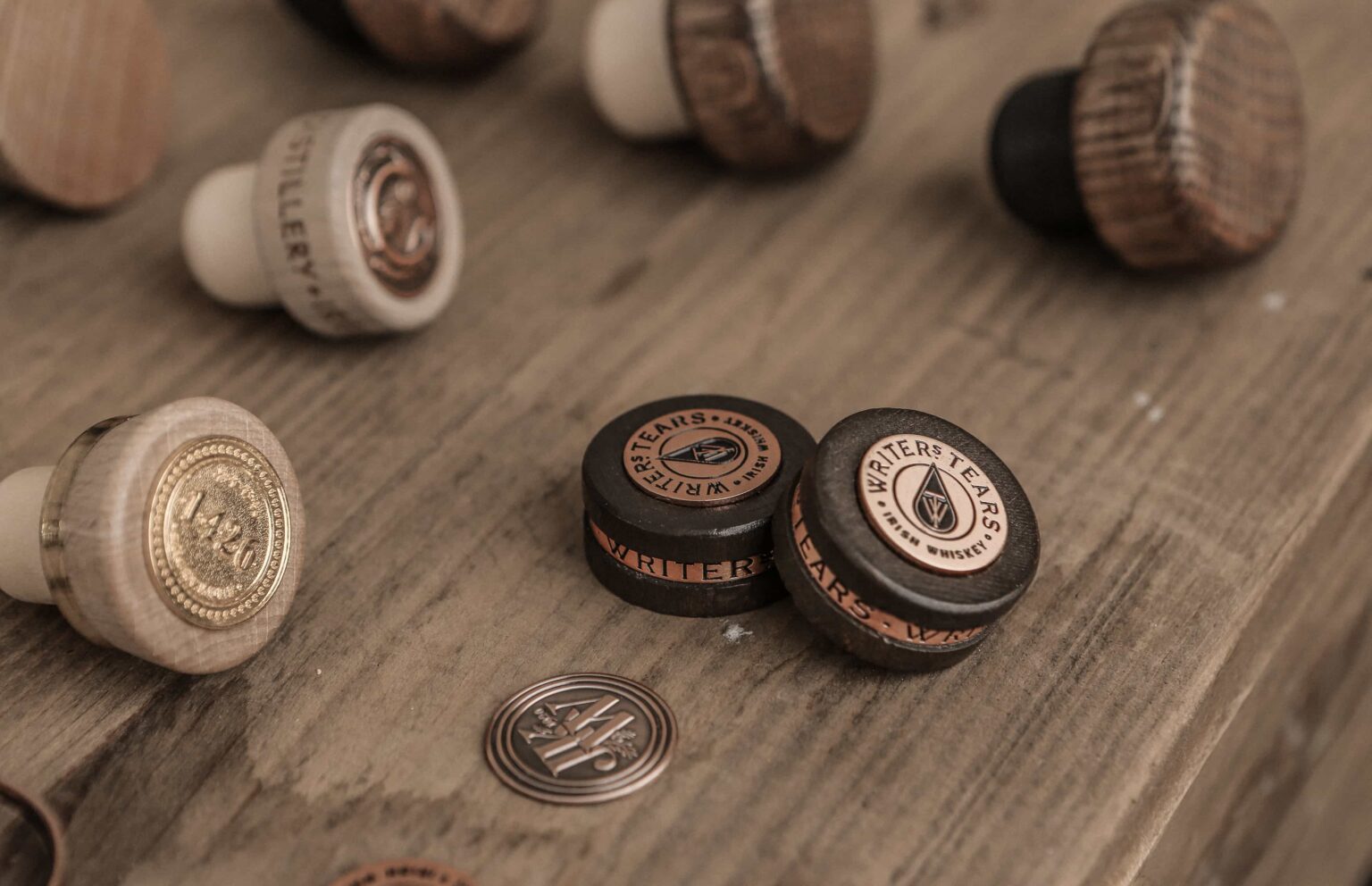 What are the most popular designs for whiskey bottle stoppers? - ASTRID ...